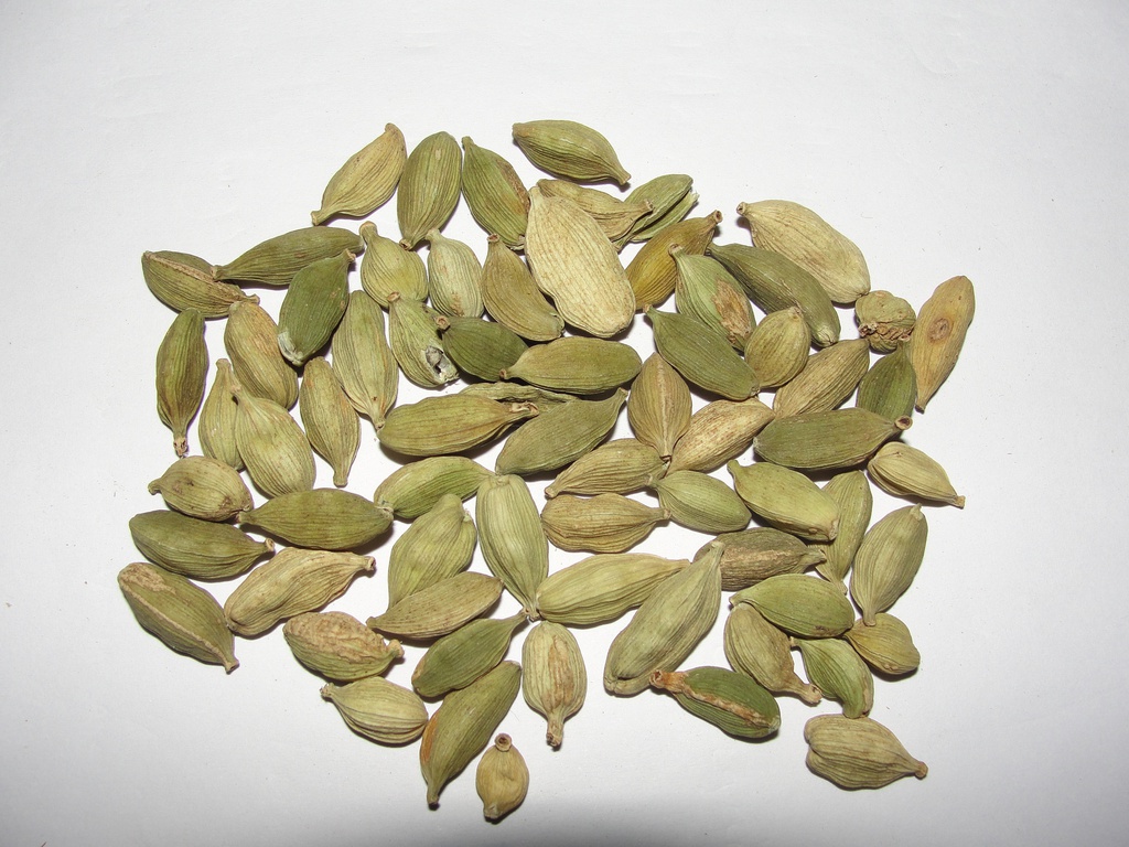 KC Green Cardamom / Hari Elaichi / กระวานเขียว 100 G - ZingStreet X ...